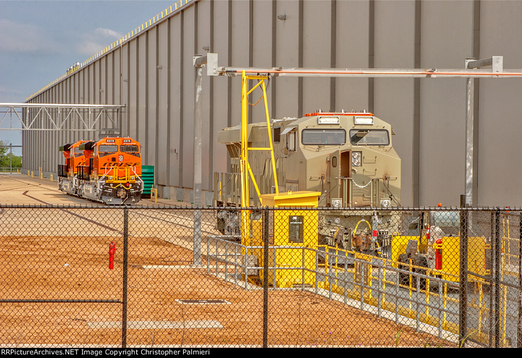BNSF 8378 and BNSF 8380